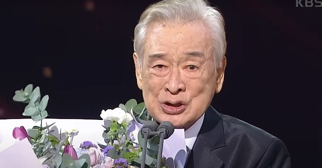 Nước mắt ở tuổi 90 của ông nội quốc dân Lee Soon Jae