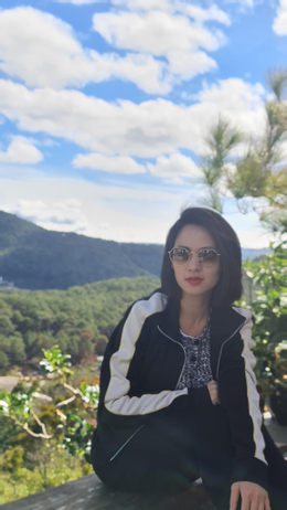 BTV thời sự Thúy Hằng, U50 diện đồ vẫn hack tuổi