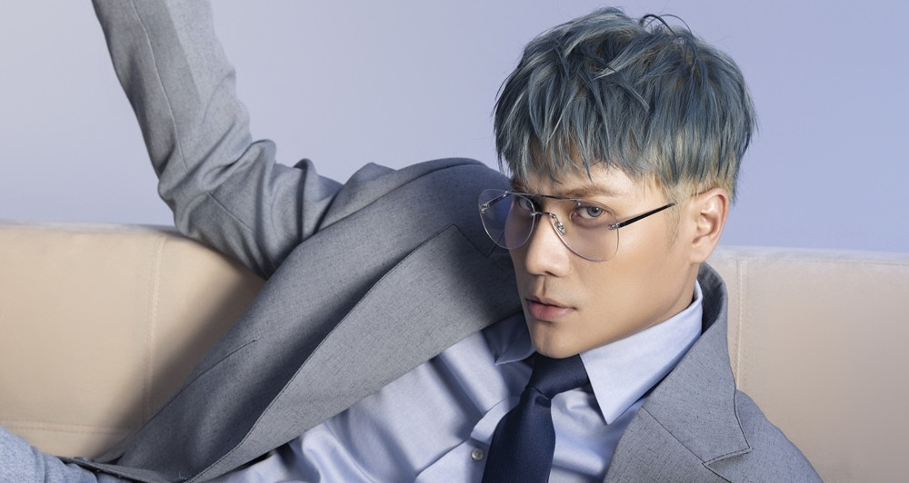 Ca nhạc sĩ Dickson trở lại với diện mạo mới