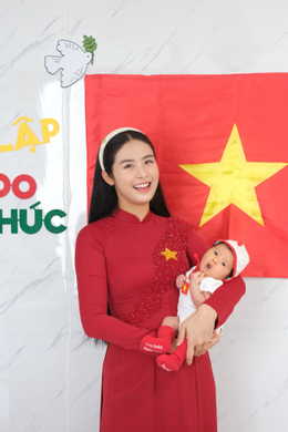 Hoa hậu Ngọc Hân khoe quý tử 3 tháng tuổi, hứa hẹn soái ca tương lai