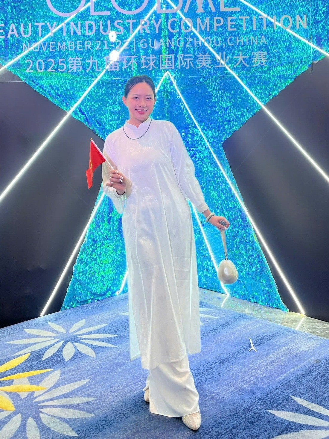 Những lần Phan Như Thảo mặc áo dài cách tân khoe vóc dáng thay đổi sau 10 năm