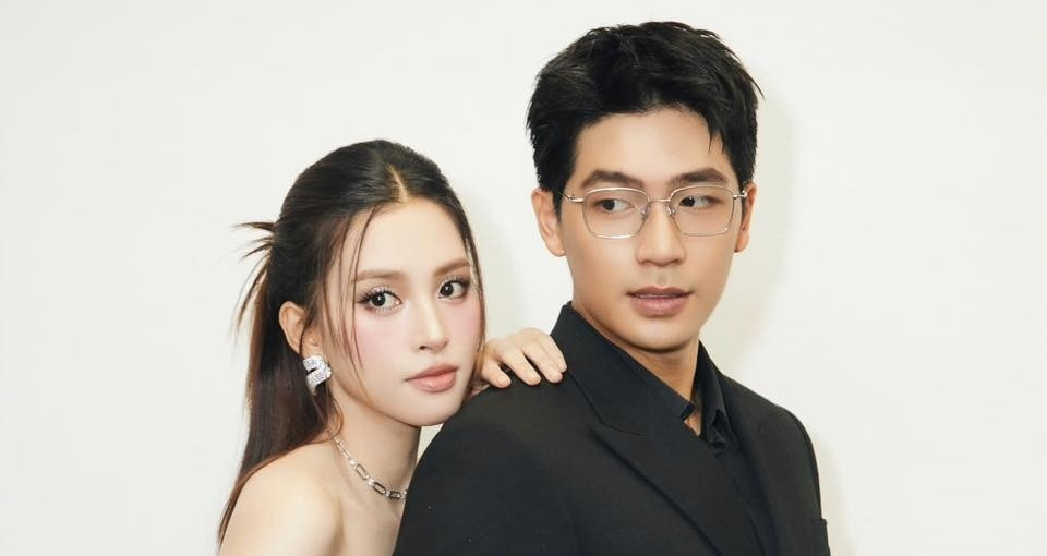 Tiểu Vy ngồi lên đùi Quốc Anh, dính nghi vấn yêu đương khi đóng phim Trấn Thành