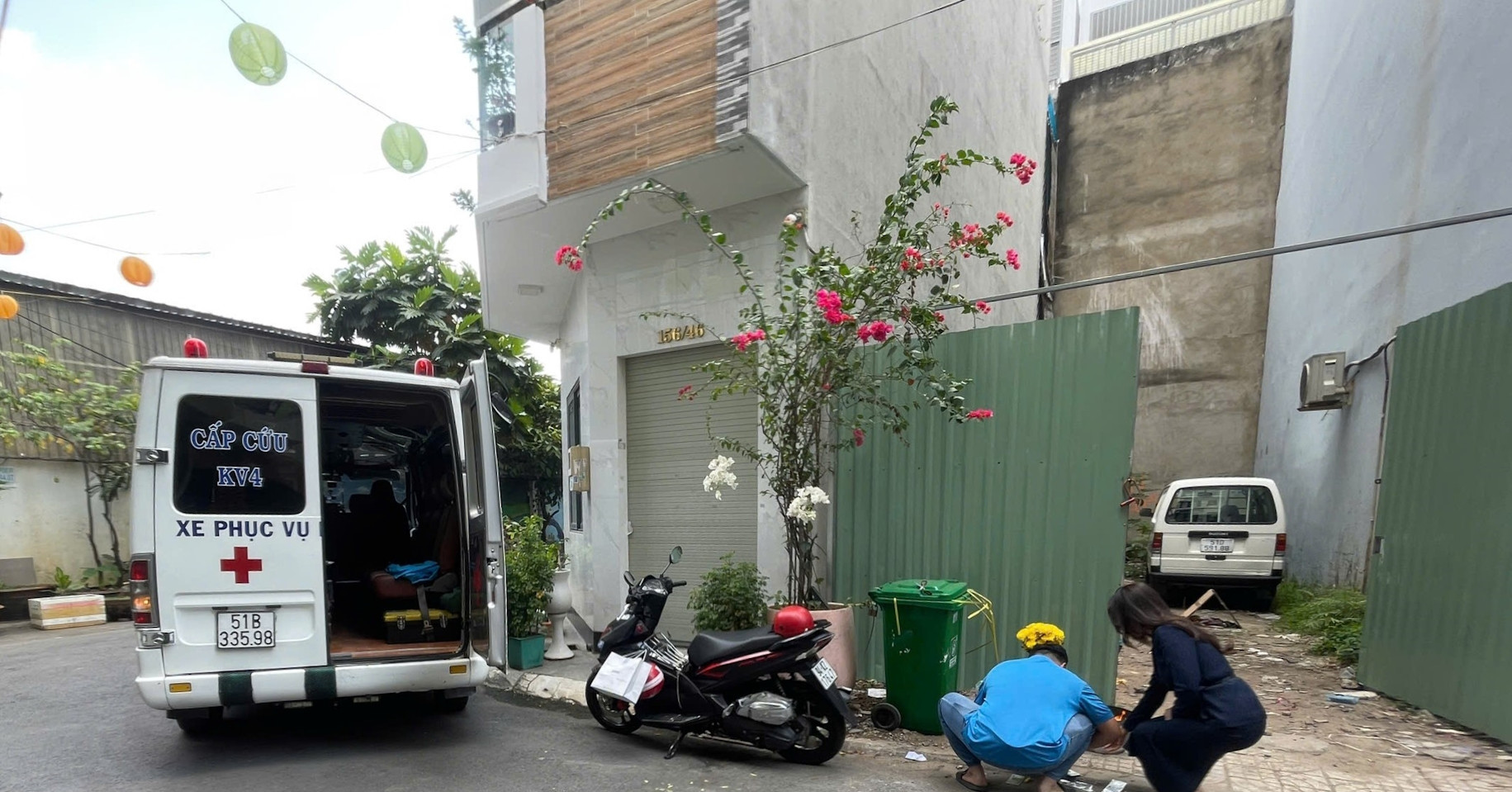Phát hiện thai nhi bị vứt bỏ trong bãi đất trống ở TPHCM