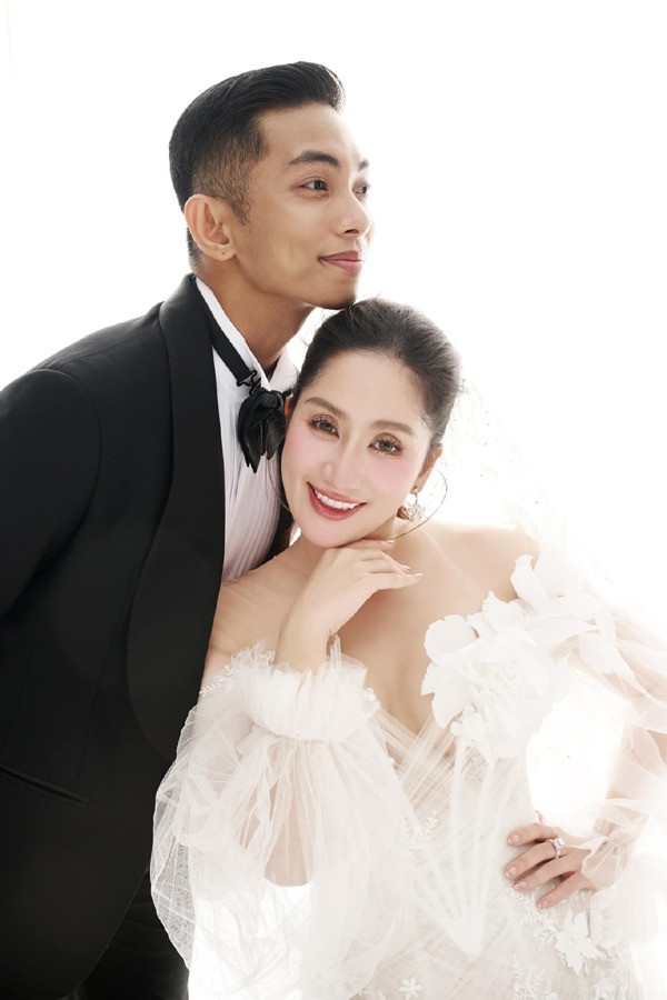 Khánh Thi lên tiếng về bộ ảnh chụp cùng Chí Anh và Phan Hiển