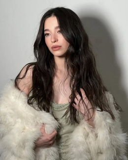 Mikey Madison đẹp mê hồn ở tuổi 25, tiết lộ quá trình khổ luyện