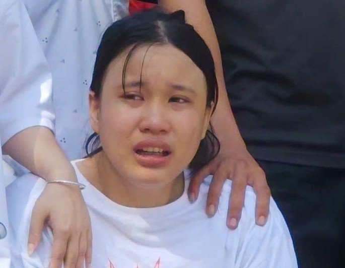 Vụ cháy 4 người chết: Con gái ngã quỵ khi nghe tin cha mẹ mất