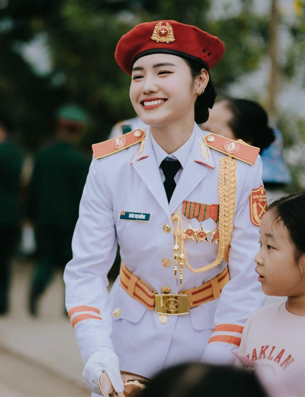 Đã có in4 nữ quân nhân đẹp như hoa hậu khối quân nhạc, gây sốt tại lễ diễu binh