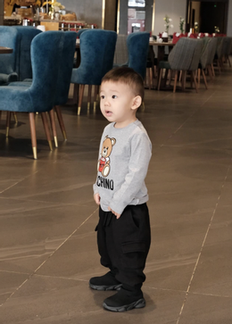 Con trai 2 tuổi của Minh Hằng bụ bẫm, diện đồ ra dáng thiếu gia nhí