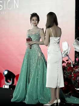 Đại chiến cam thường Cbiz: Triệu Lệ Dĩnh phờ phạc, Angelababy gầy trơ xương