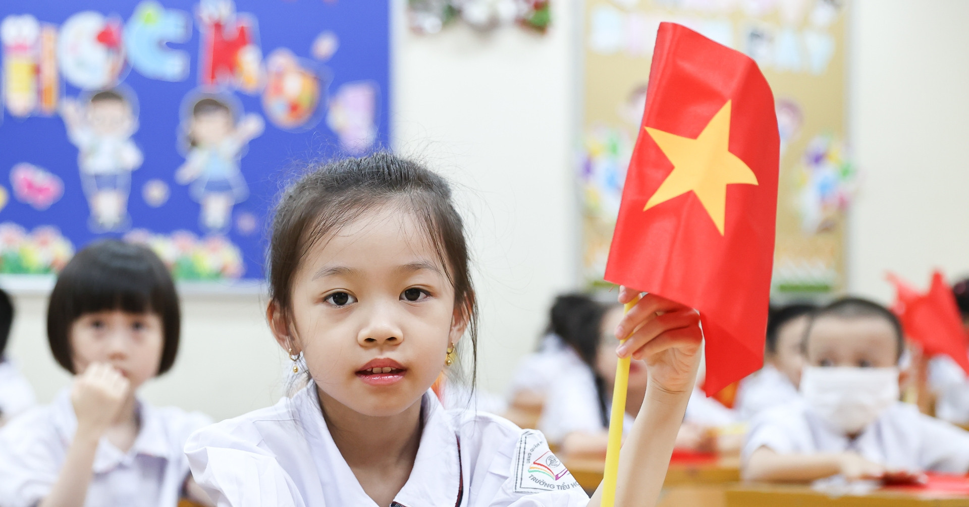 Chính thức miễn học phí cho học sinh công lập, hỗ trợ học phí tư thục