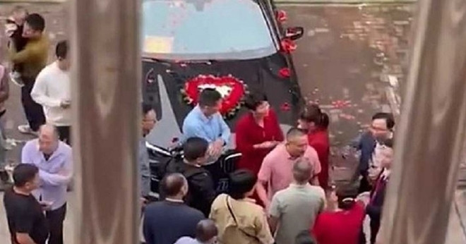 Đãng trí đón dâu nhầm nhà, chú rể phải bồi thường thiệt hại