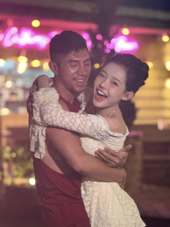 Lương Bằng Quang bị chụp lén, khác xa hình tự đăng?