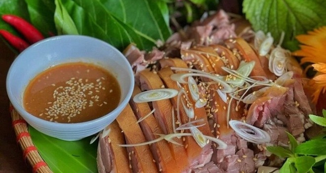 Du khách Hàn nhận xét thịt dê đặc sản Việt Nam là thịt ngon nhất từng ...