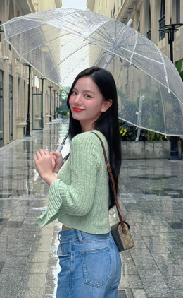 Nhan sắc xinh đẹp ngoài đời của nữ chính phim Mưa Đỏ