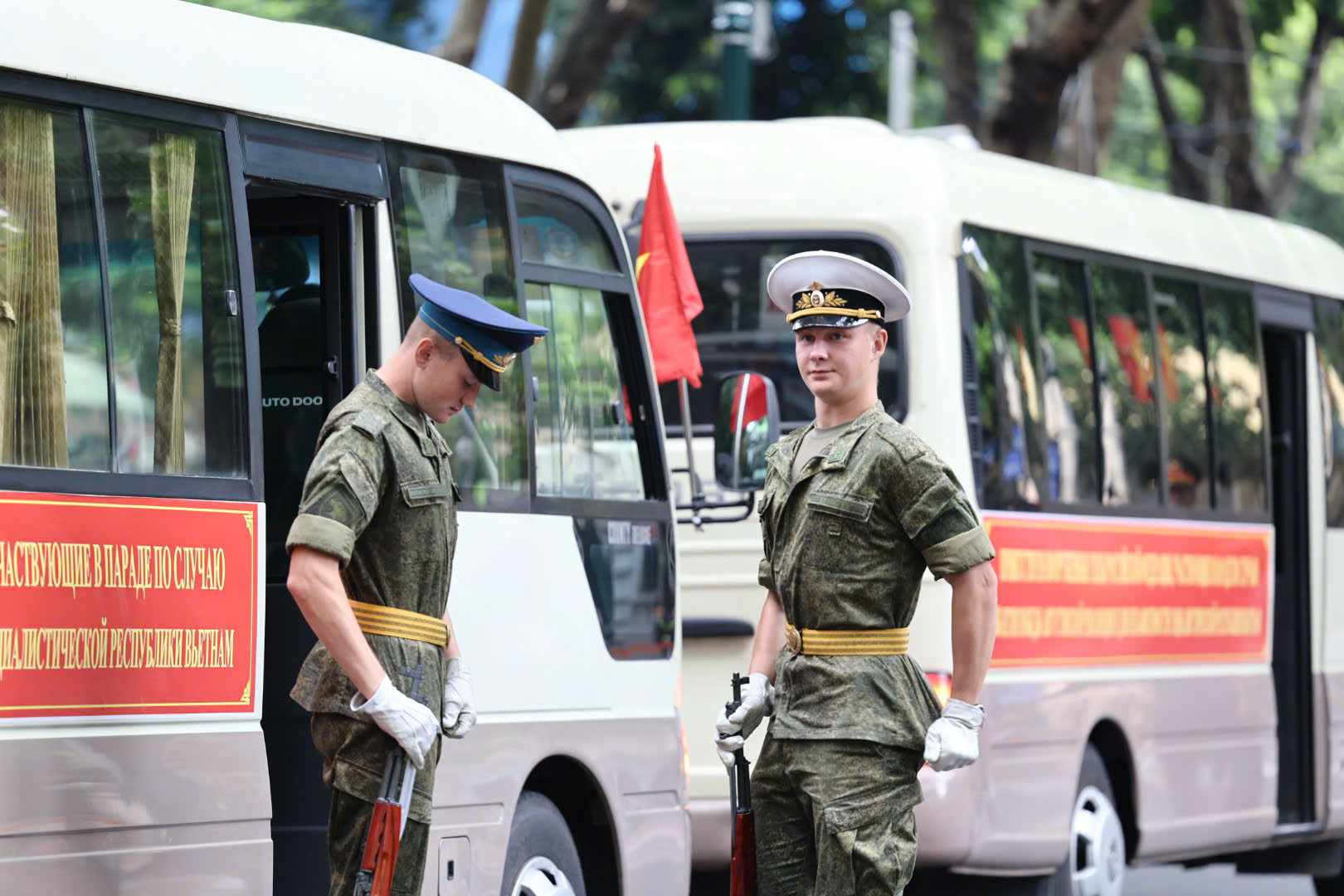 Loạt ảnh cận visual tuyệt đối điện ảnh dàn quân nhân Nga gây sốt khắp MXH