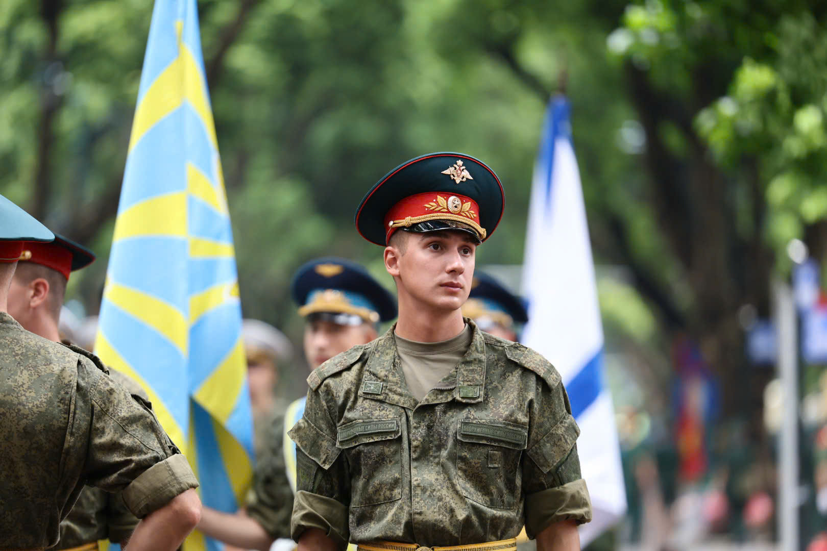 Loạt ảnh cận visual tuyệt đối điện ảnh dàn quân nhân Nga gây sốt khắp MXH