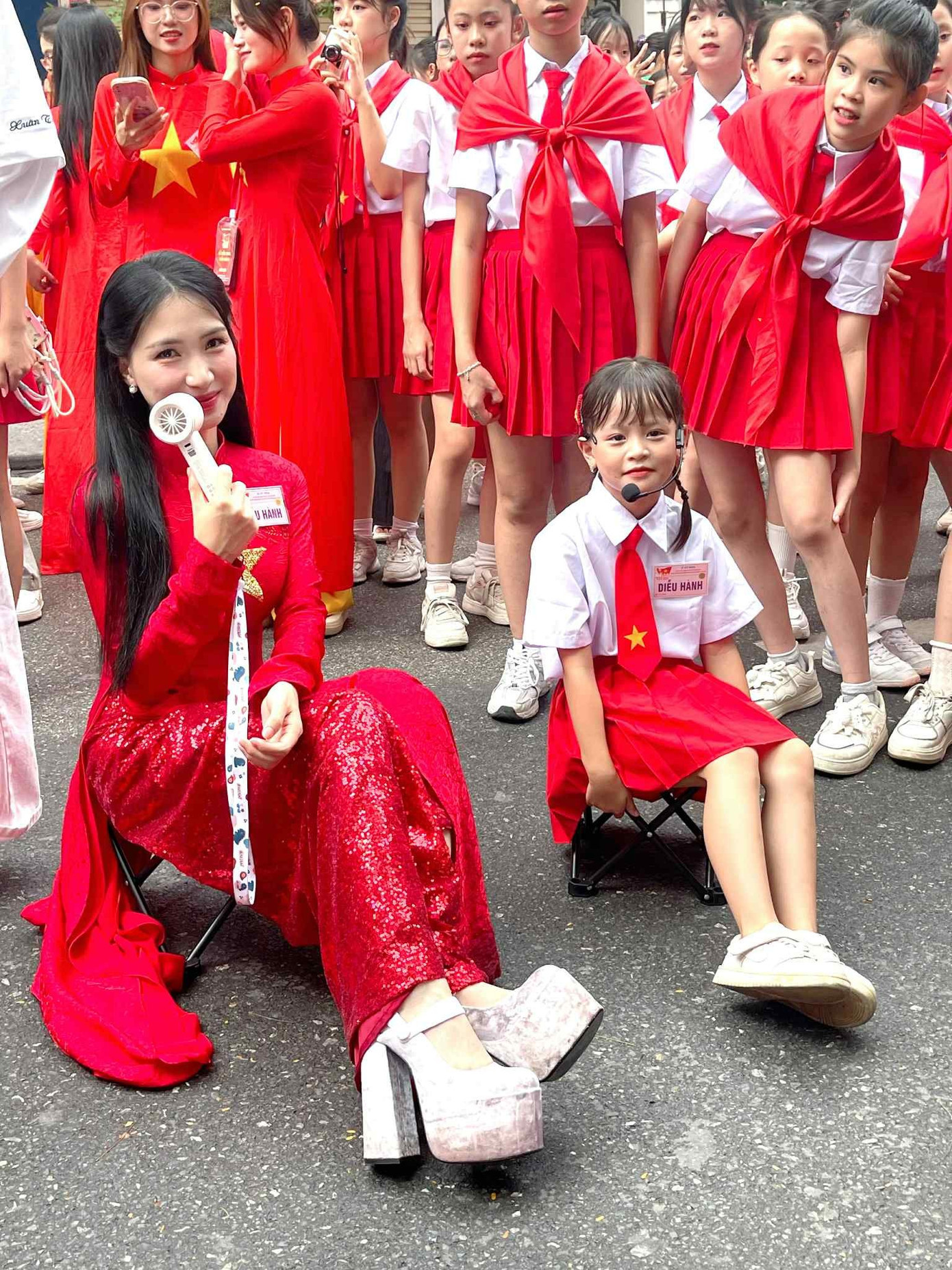 Bé gái hát cùng Mỹ Tâm tại Quảng trường Ba Đình sáng 2/9 là ai