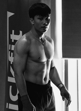 Dàn trai đẹp cơ bắp giúp 'Mưa đỏ' thu 600 tỷ đồng