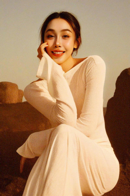 Giật mình nhận chẳng ra diện mạo hiện tại của nhà văn Gào khi bị chụp lén