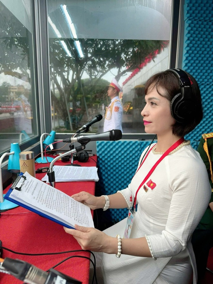 MC Hoài Anh hé lộ hậu trường của tổ thuyết minh lễ diễu binh, diễu hành A80