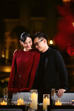 Vợ chồng Hồ Ngọc Hà - Kim Lý chúc mừng 11 năm ngày cưới của Lê Thúy