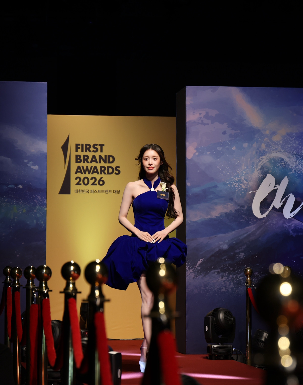 Ca sĩ người Hàn hát tiếng Việt vừa ẵm cúp quốc tế: Visual sáng bừng