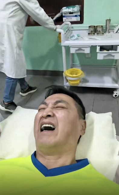 Triển Chiêu Hà Gia Kính nhập viện cấp cứu ngay ngày đầu năm mới