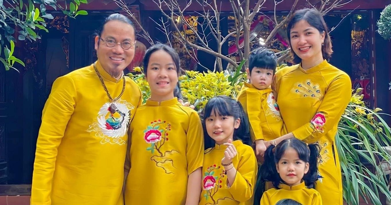 Nam nghệ sĩ sở hữu 2 việt phủ dát vàng: Hôn nhân viên mãn bên vợ đẹp và ...